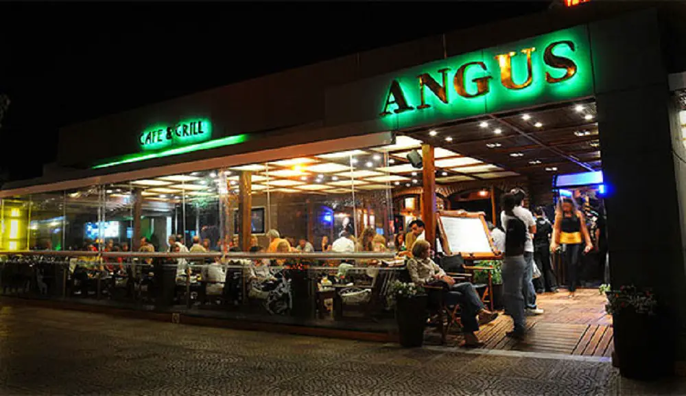 Angus, el bar de Carlos Paz que siempre está abierto