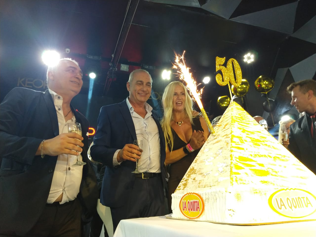 Los 50 años de Keops, en una noche dorada con reconocimientos y sorpresas