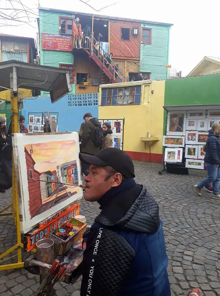 Carlos Alberto Sosa: el prestigioso pintor sin manos llega a Carlos Paz