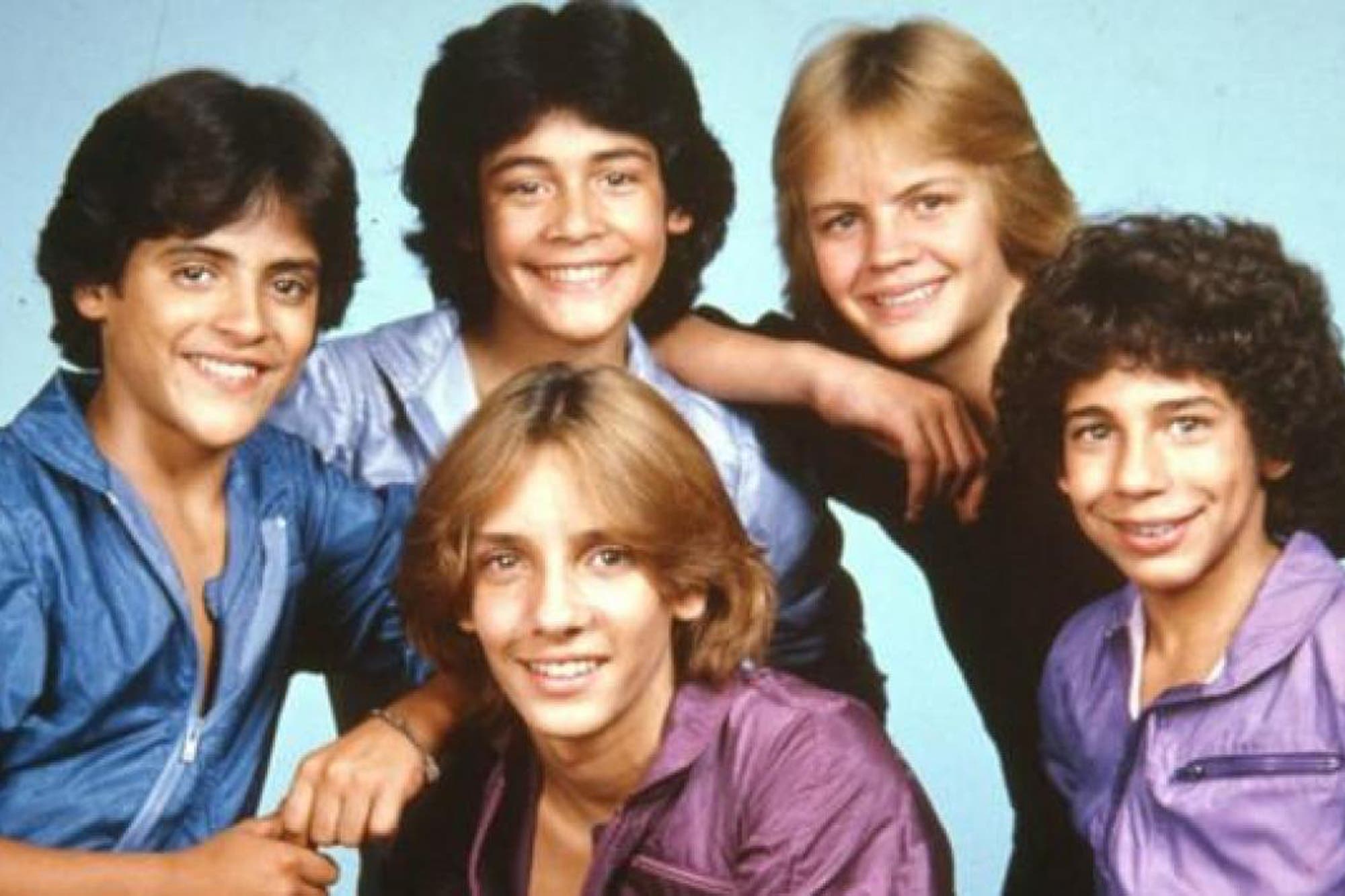 Estrena la serie sobre Menudo: la primera banda de Ricky Martin