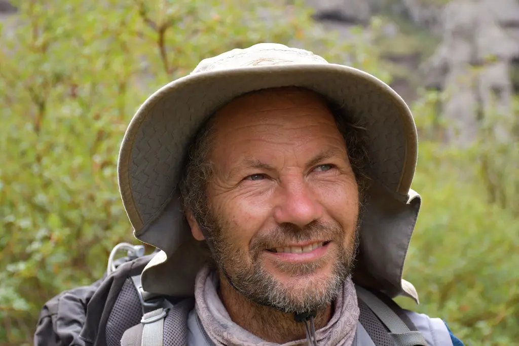 Daniel Renison: una vida reforestando las Sierras Grandes para ...