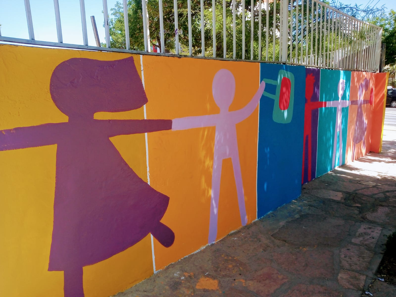 Pintan un mural por el Respeto a la Diversidad Cultural en la escuela ...