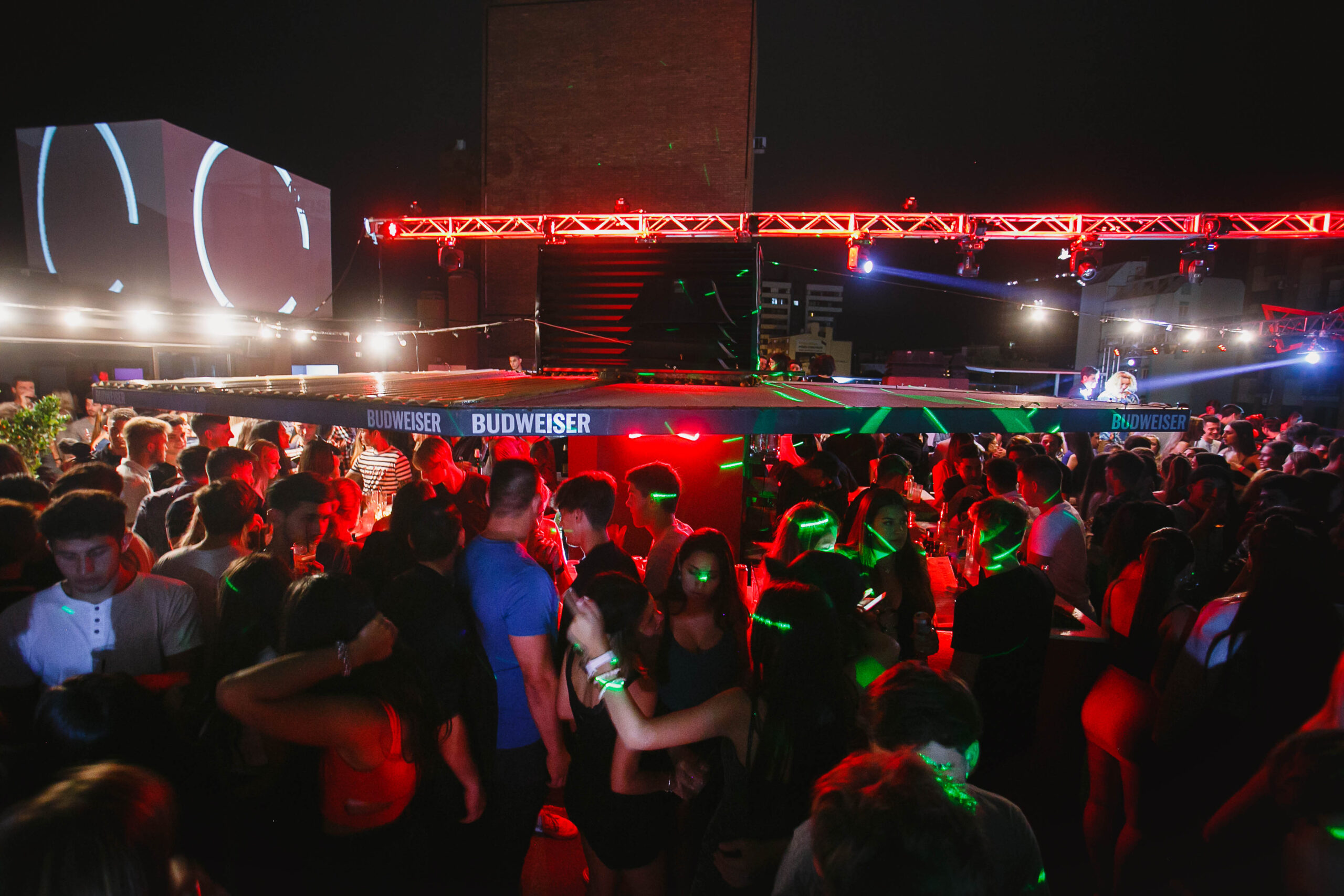 ¡Una fiesta bien arriba! Terraza cierra la temporada de verano y ...