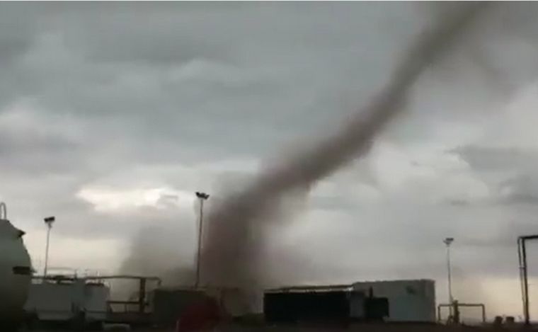 (VIDEO) Un fuerte tornado provocó pánico en Mendoza