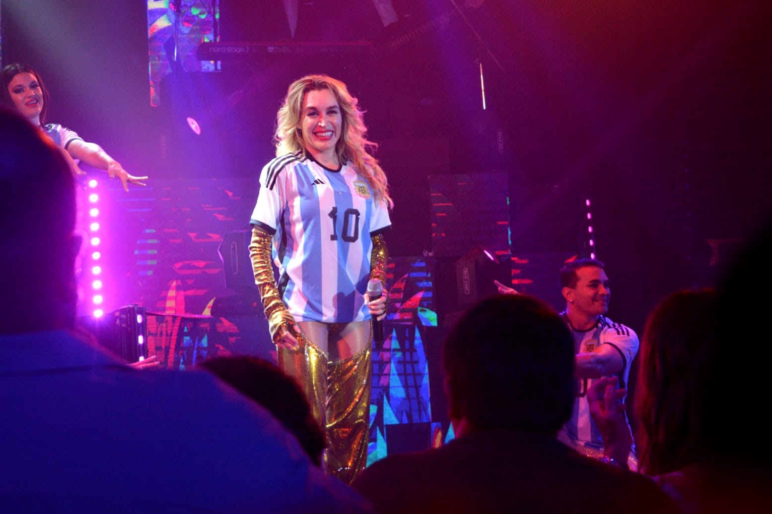 Fátima Flórez regresó a Carlos Paz y debutó con un espectáculo "Mundial"