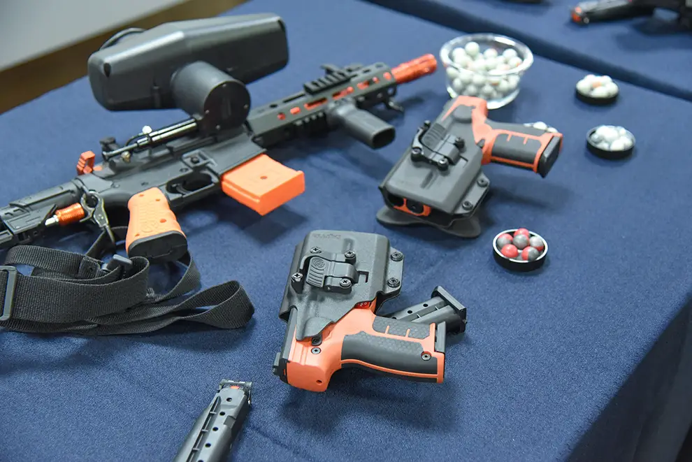 Cómo son las armas no letales que comenzará a utilizar la Policía de ...