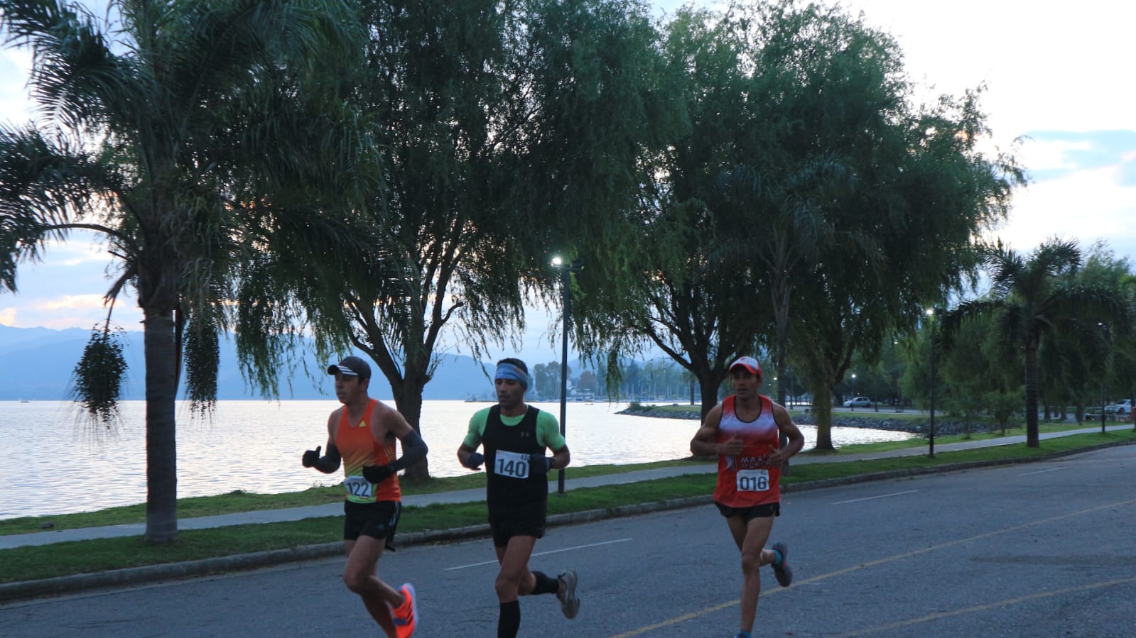Pasó la Maratón Vuelta del Lago San Roque, la fiesta del running en ...