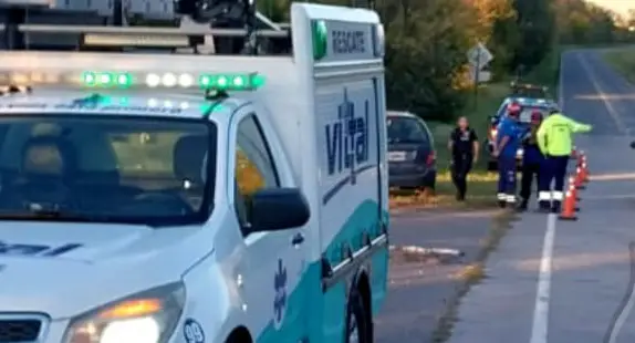 Moto y auto colisionaron en la colectora de la autopista Córdoba ...