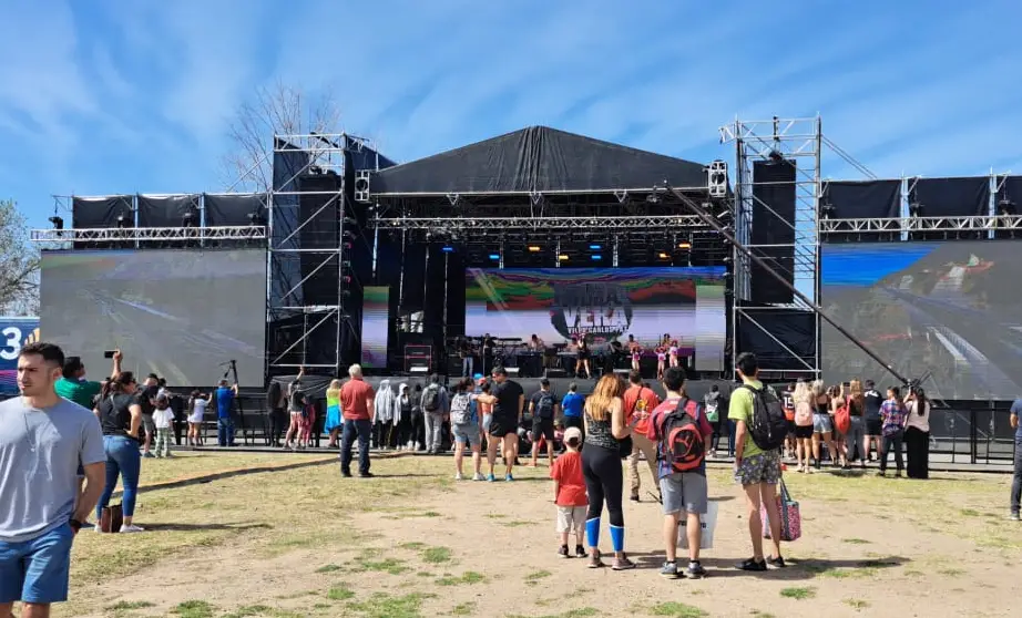 Primavera 2023: A qué hora tocan Luck Ra, LBC y Euge Quevedo