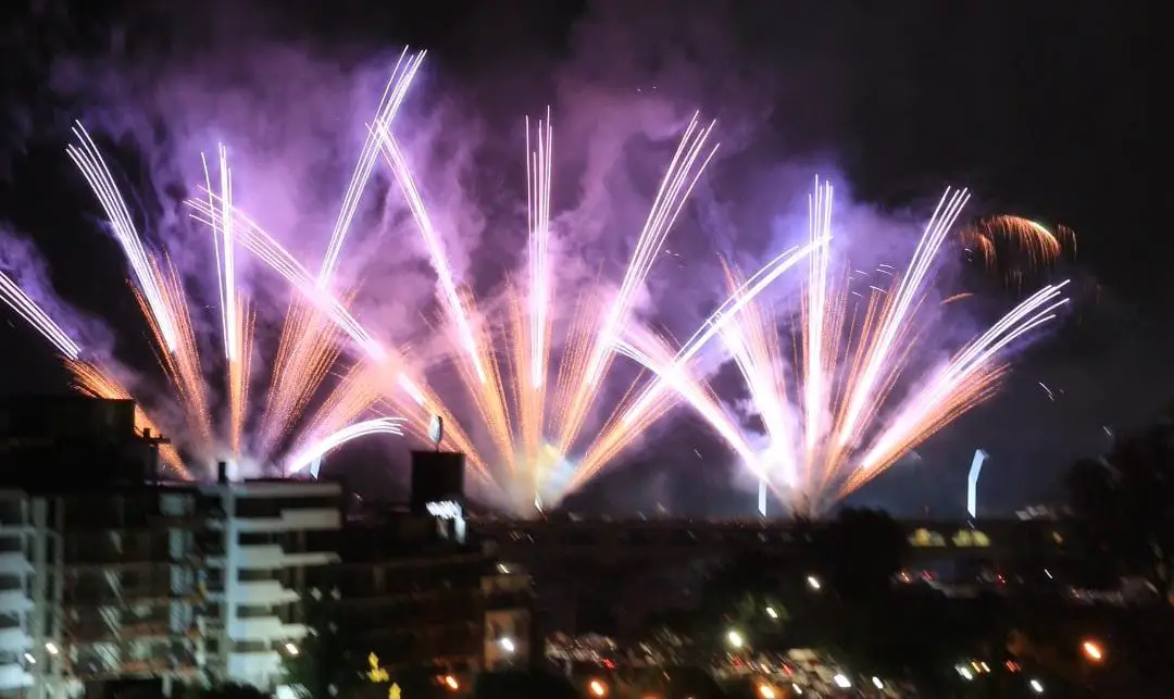 Ya comenzaron los trabajos: Carlos Paz recibe el Año Nuevo con fuegos ...