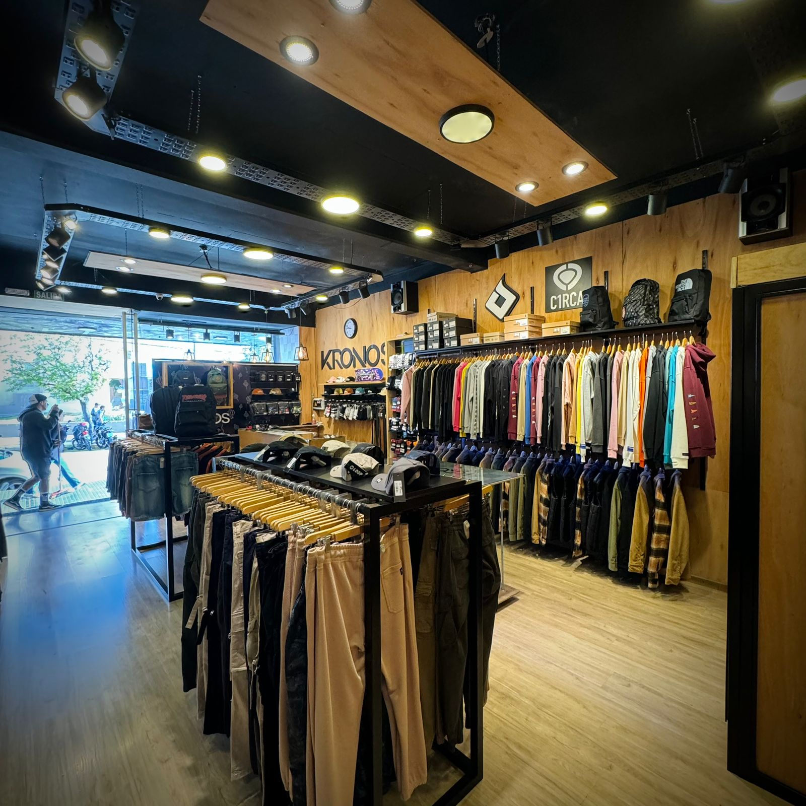 Esta semana llega el Outlet del local de ropa urbana más importante de ...