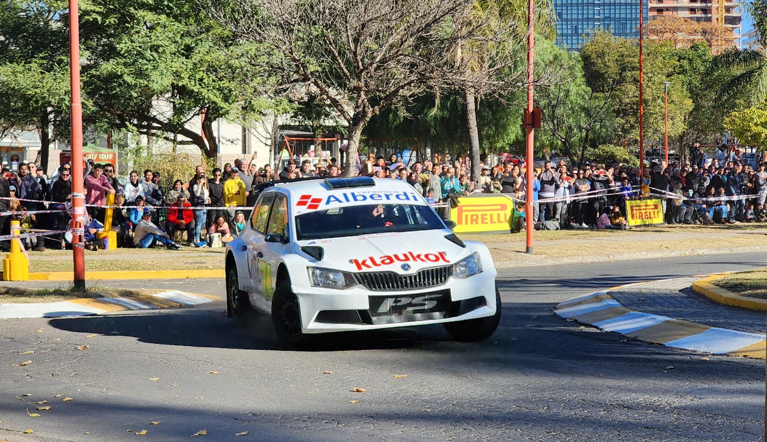Fotos y video: Los autos del Rally día de la Bandera aceleraron en la ...