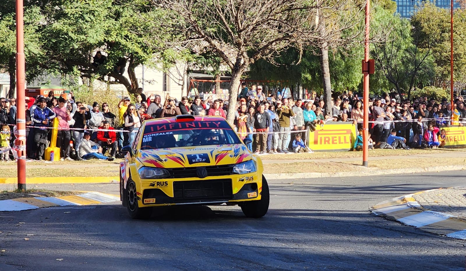 Fotos y video: Los autos del Rally día de la Bandera aceleraron en la ...