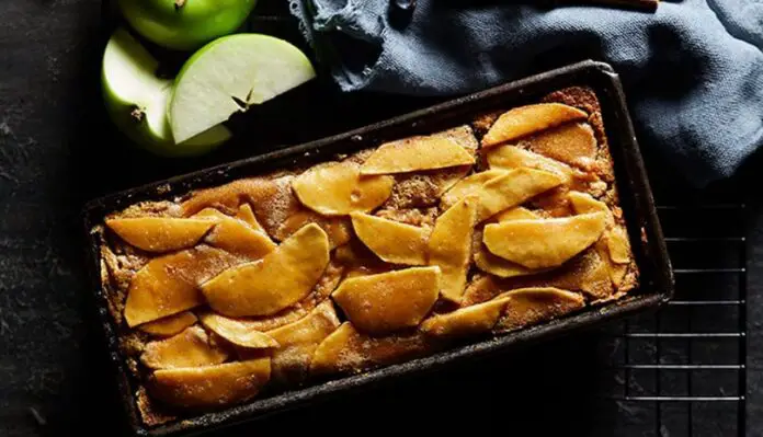 Budín de manzanas de pocos ingredientes y con una receta que solo lleva ...