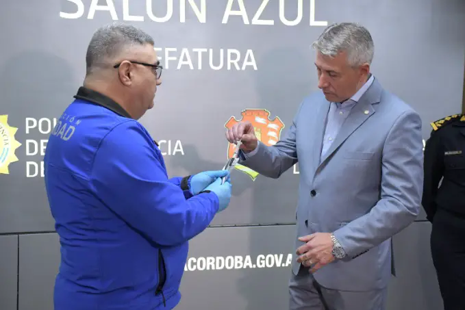 Cómo se implementará el dispositivo para que los policías realicen el ...